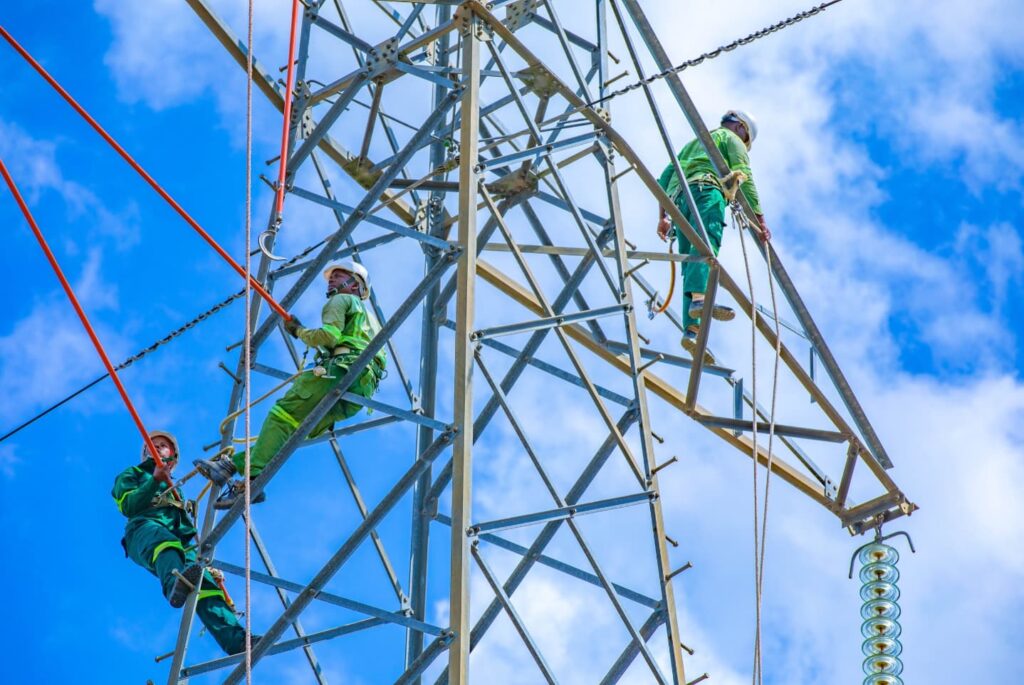 Tanesco conducts live-line maintenance on Chalinze–Kinyerezi ...